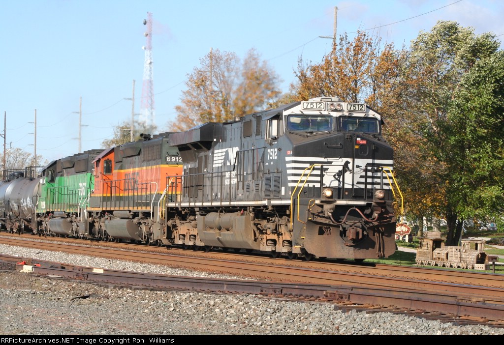 NS 7512; BNSF 6912; BNSF 7067